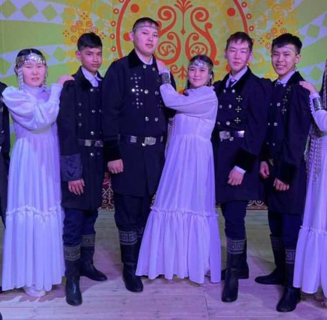 Якутская одежда (халадаай,камзолы и тд)