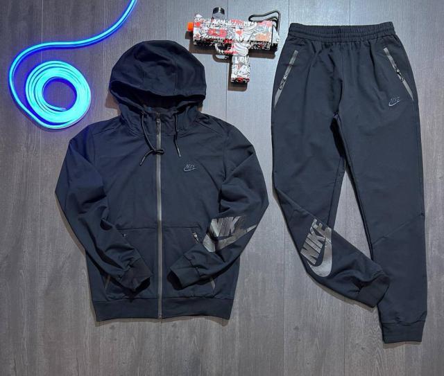Спортивные костюмы NIKE