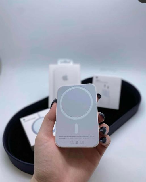 Power Bank от Apple MagSafe