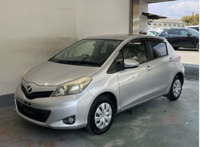 Toyota, Vitz, Вариатор, Бензин, 2012